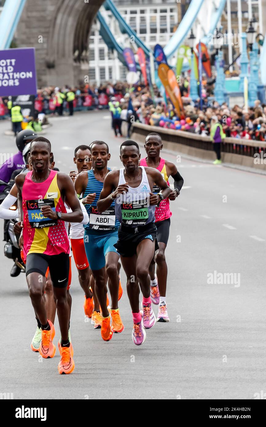Elite male runner london marathon hi-res stock photography and images ...