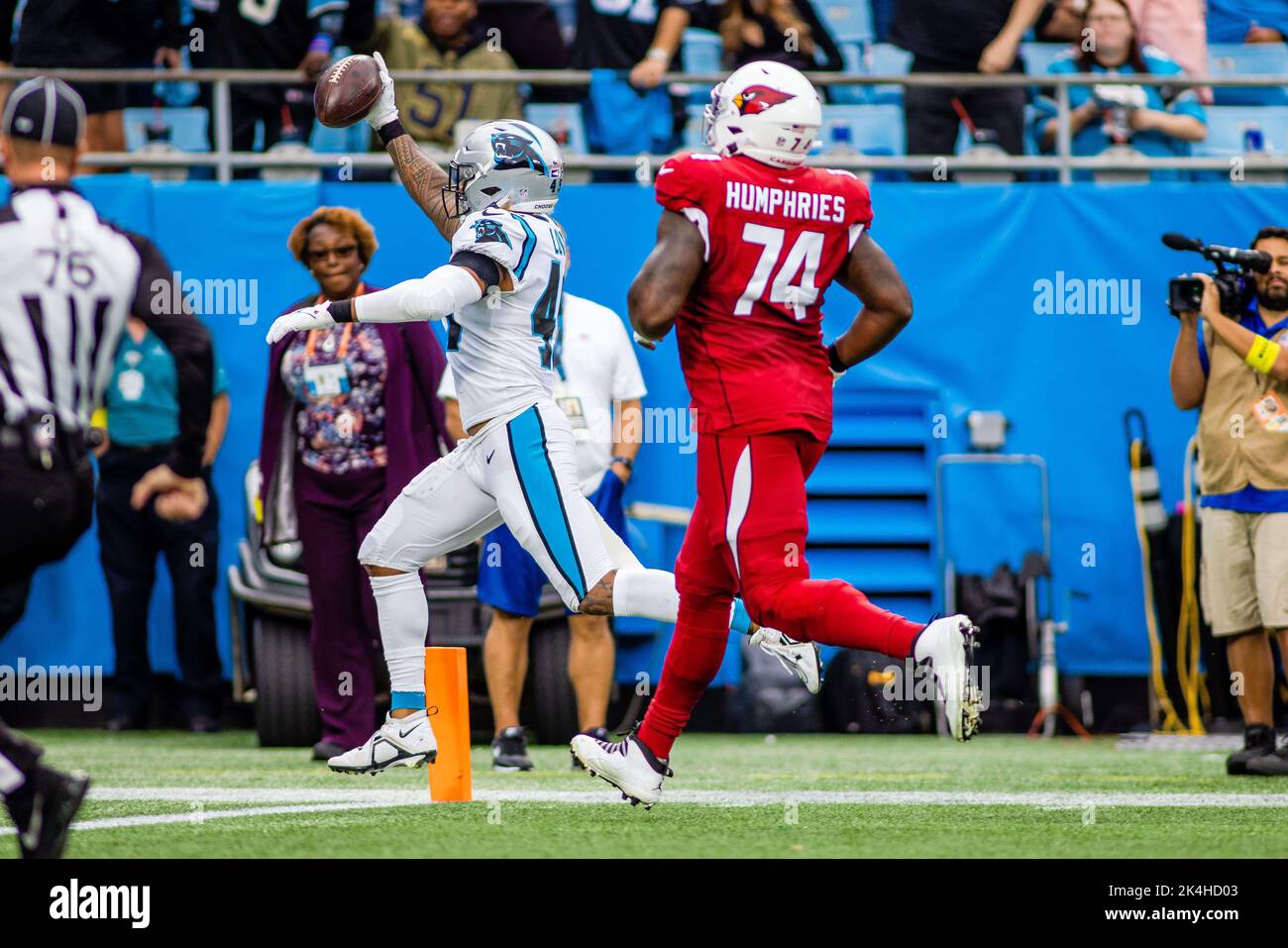 Charlotte, NC, USA. 2nd Oct, 2022. Carolina Panthers linebacker Frankie ...