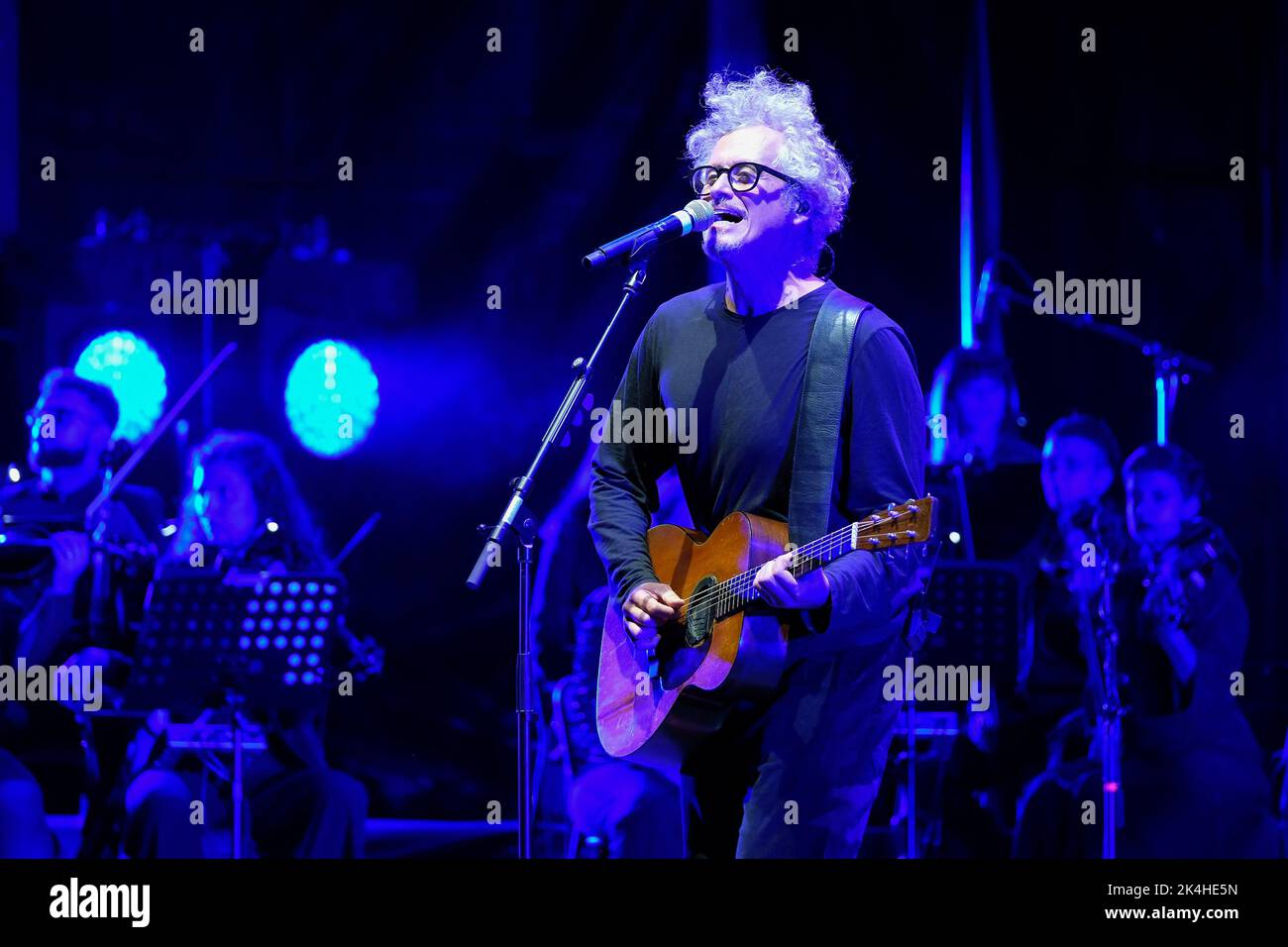 Verona, Italia. 02nd Oct, 2022. The Italian singer songwriter Niccolo ...