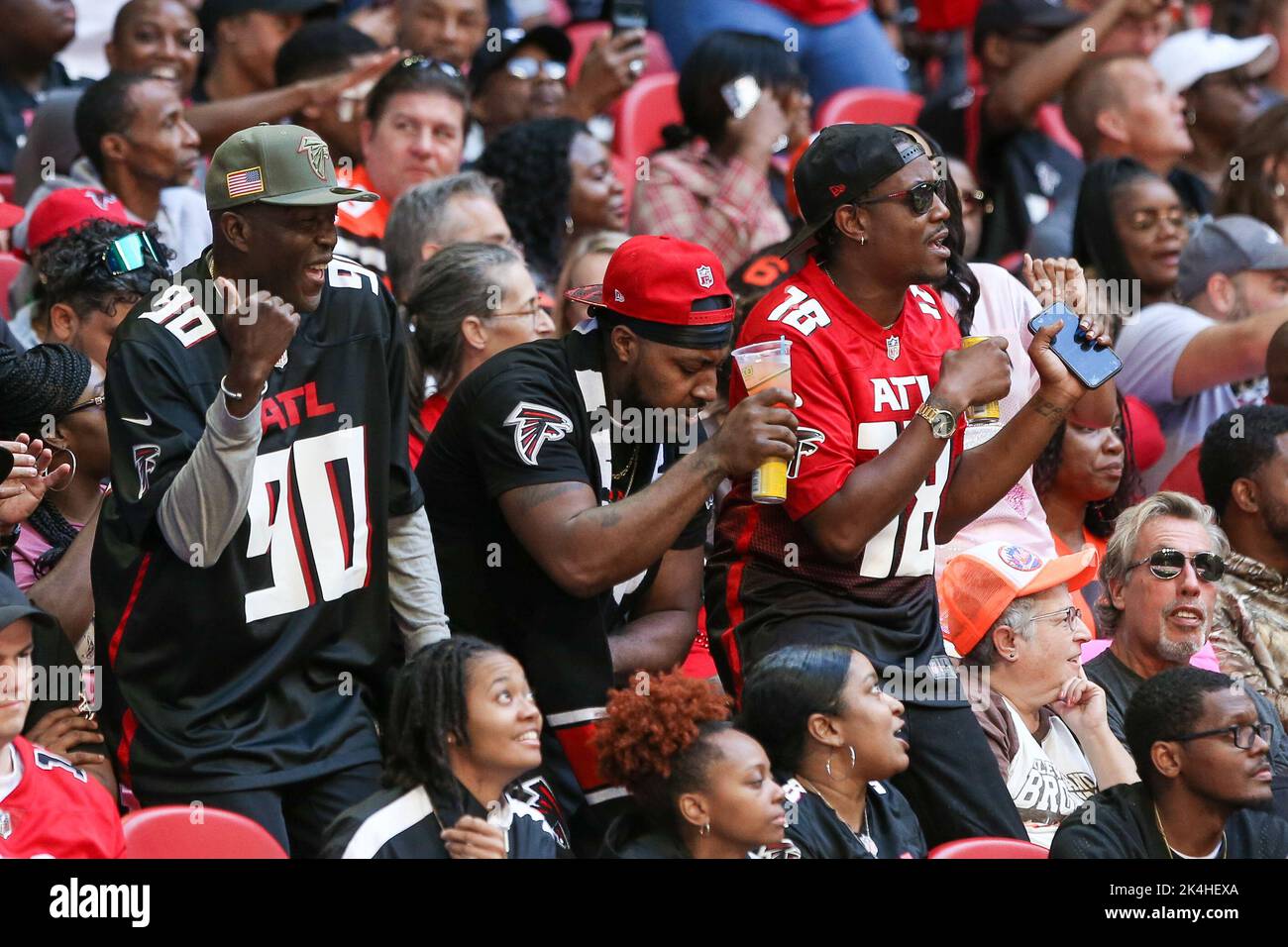 Mercedes benz stadium falcons fans hi-res stock photography and images ...
