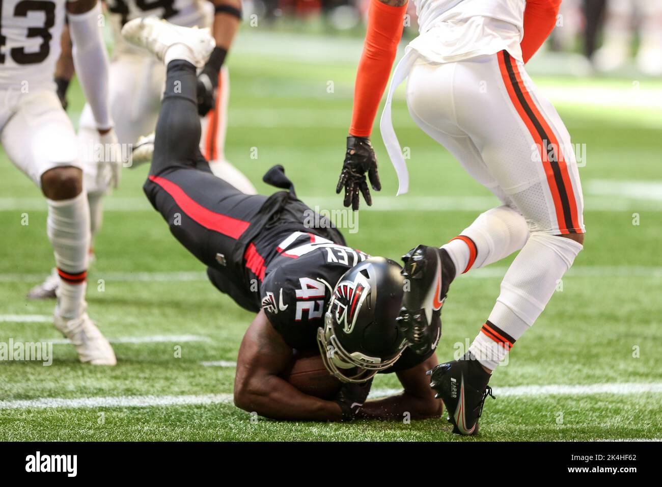 Atlanta, Georgia, USA. 2nd Oct, 2022. Atlanta Falcons running back ...