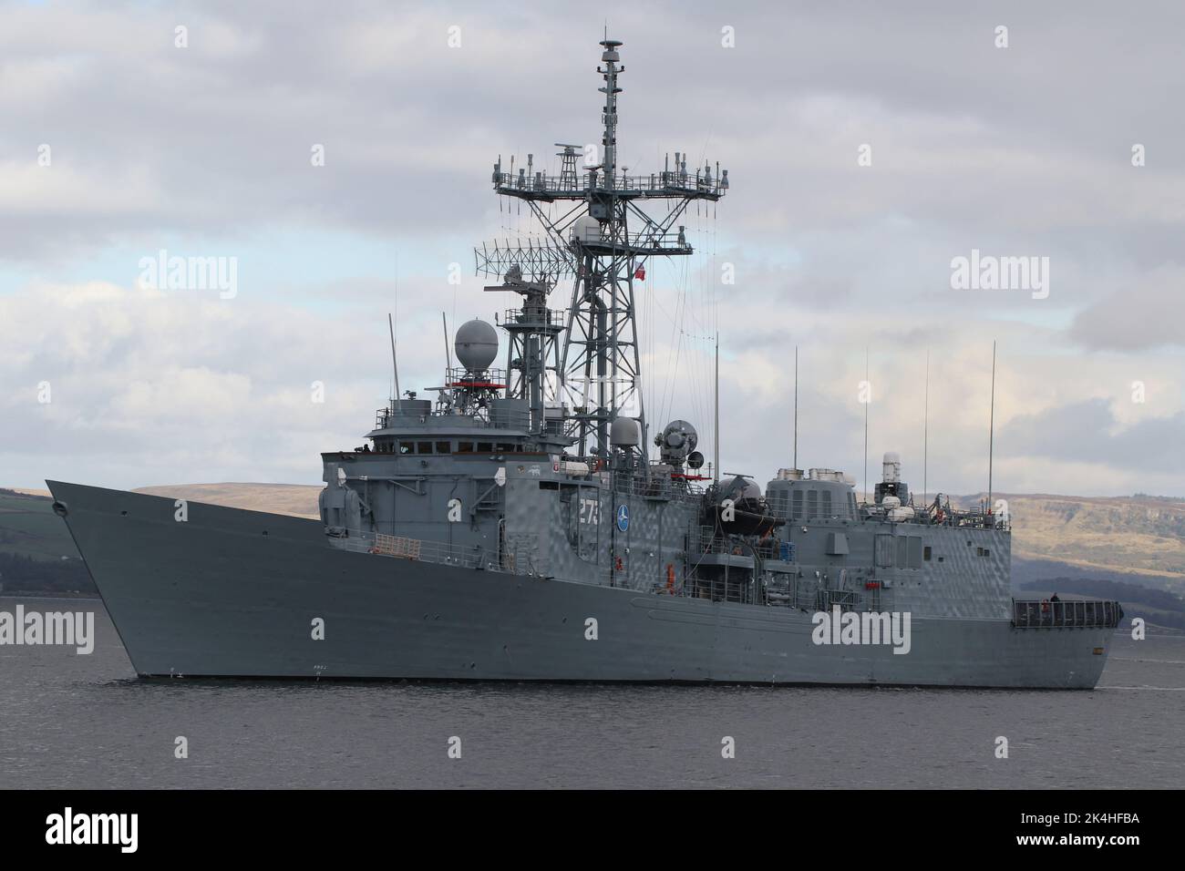 Oliver hazard perry class frigate hi-res stock photography and images ...