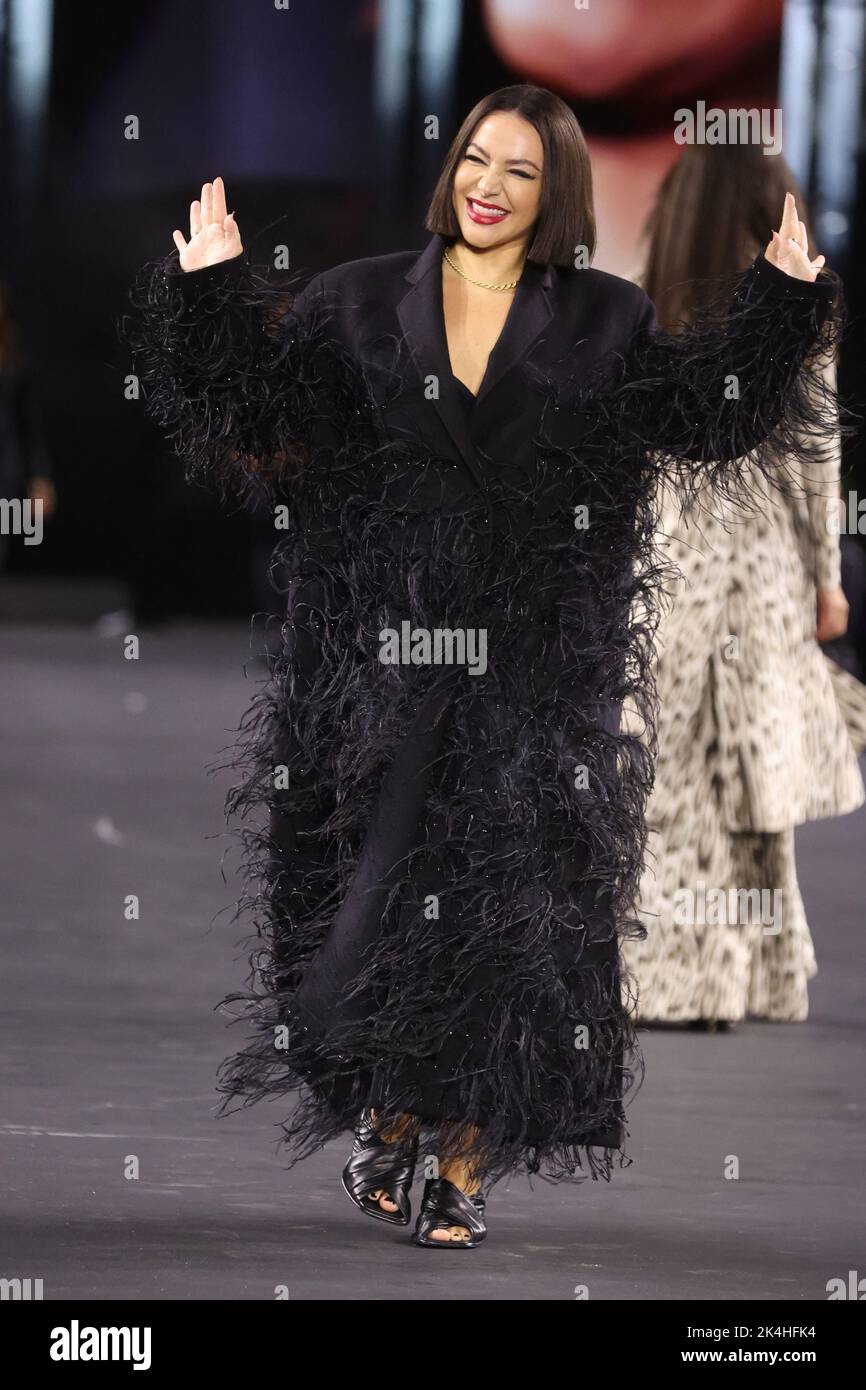 Militza Yovanka walks the runway for the L’Oreal Womenswear Spring ...