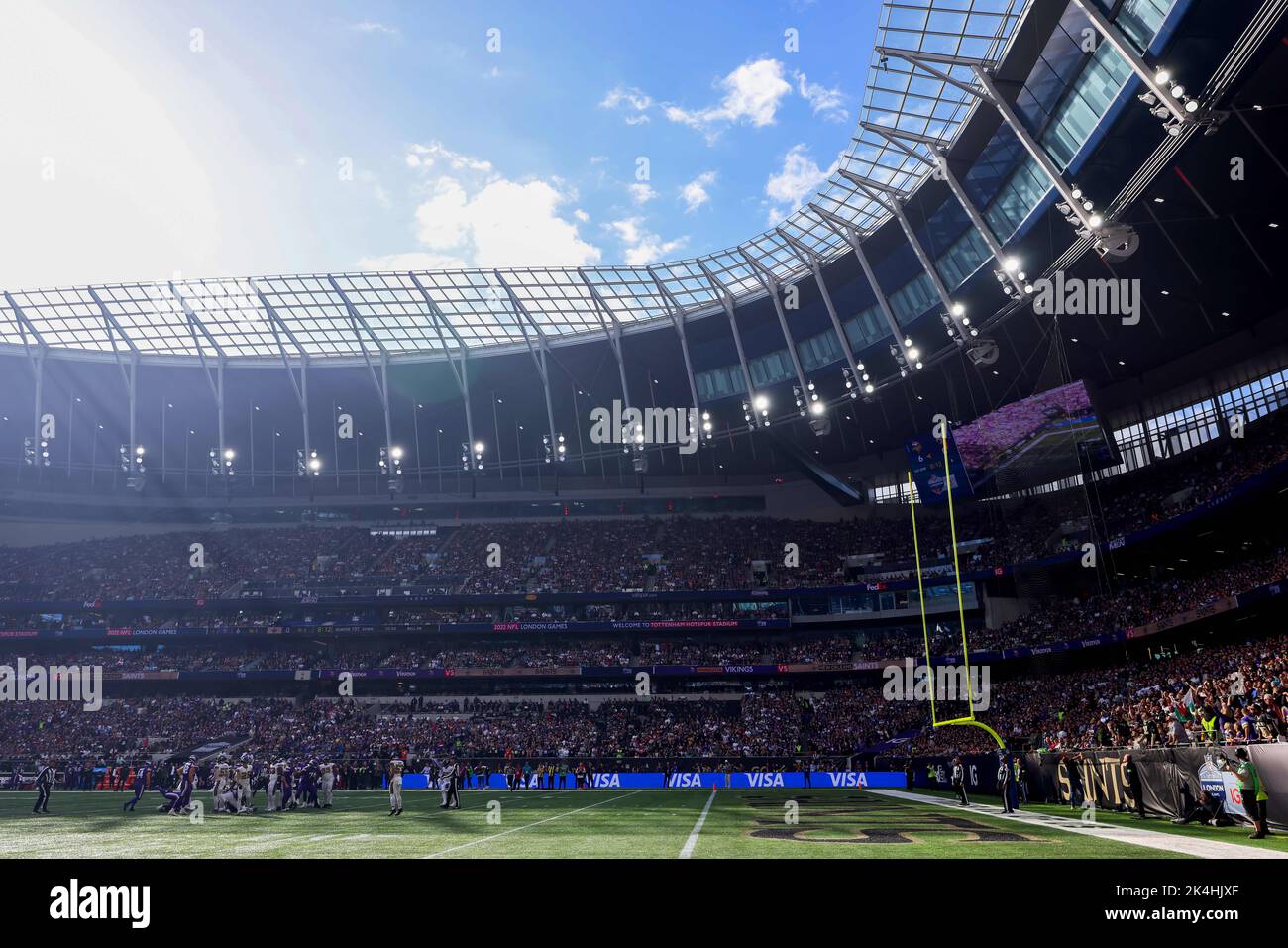 Nfl london field goal hi-res stock photography and images - Alamy
