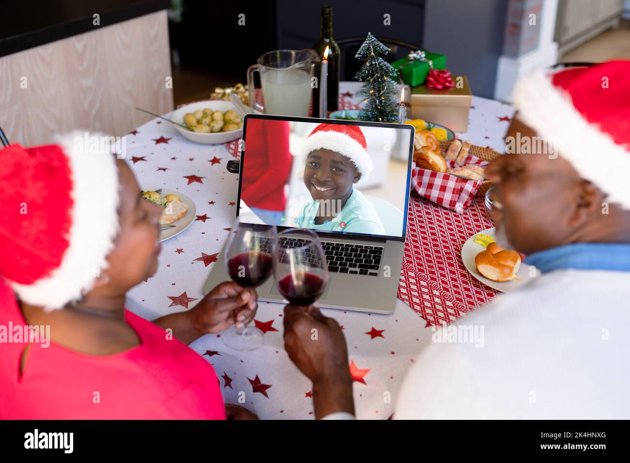 Grandmother grandchildren snow hi-res stock photography and images - Alamy