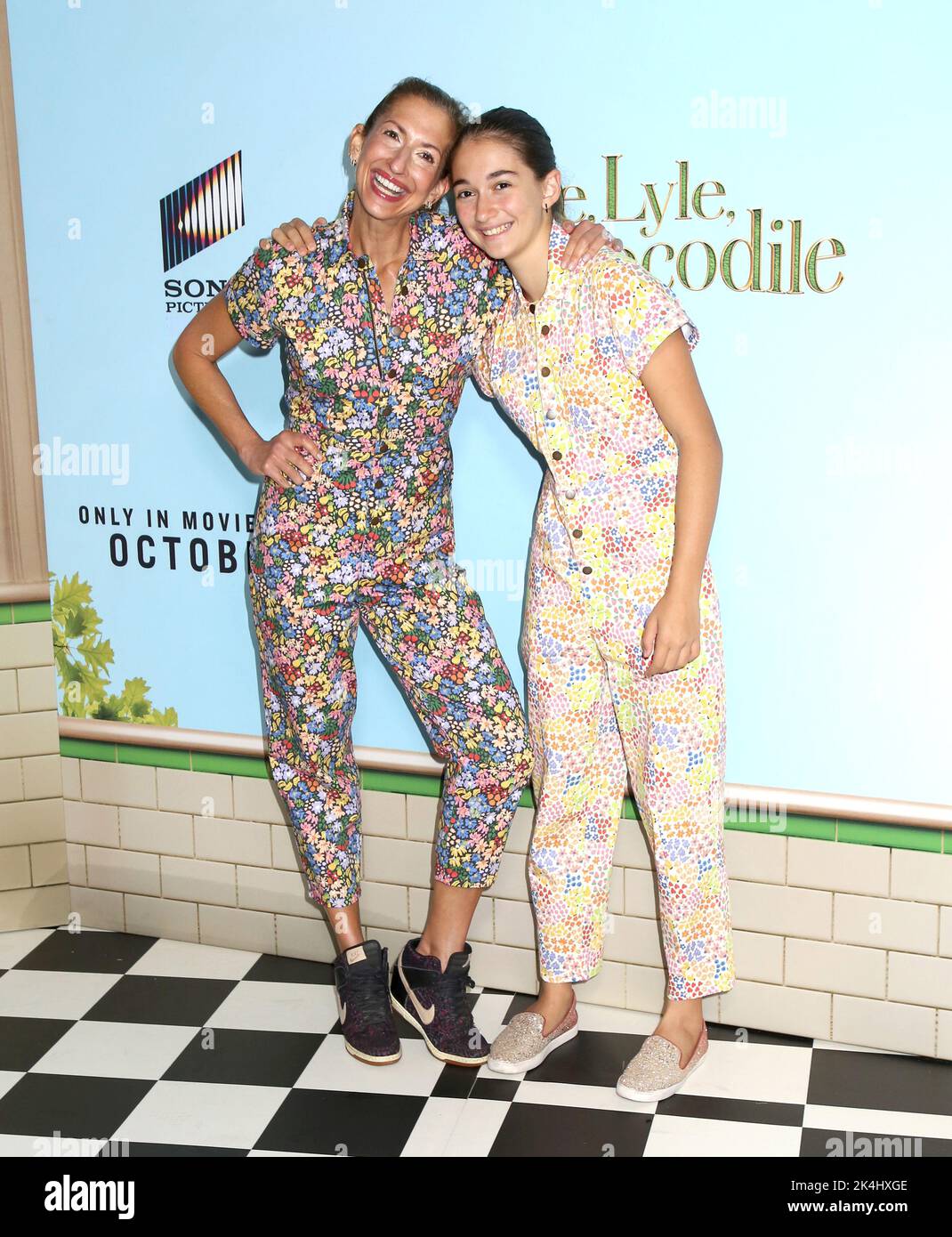 New York City, USA. 02nd Oct, 2022. Alysia Reiner and daughter Livia ...