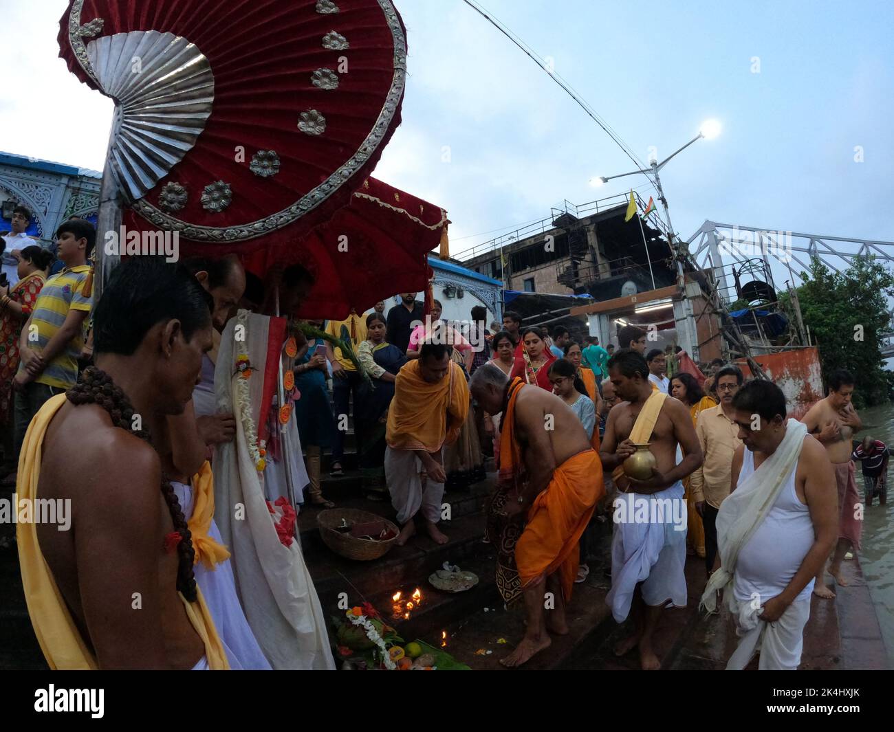 October 2, 2022, Kolkata, West Bengal, India: Hindu devotees perform ...