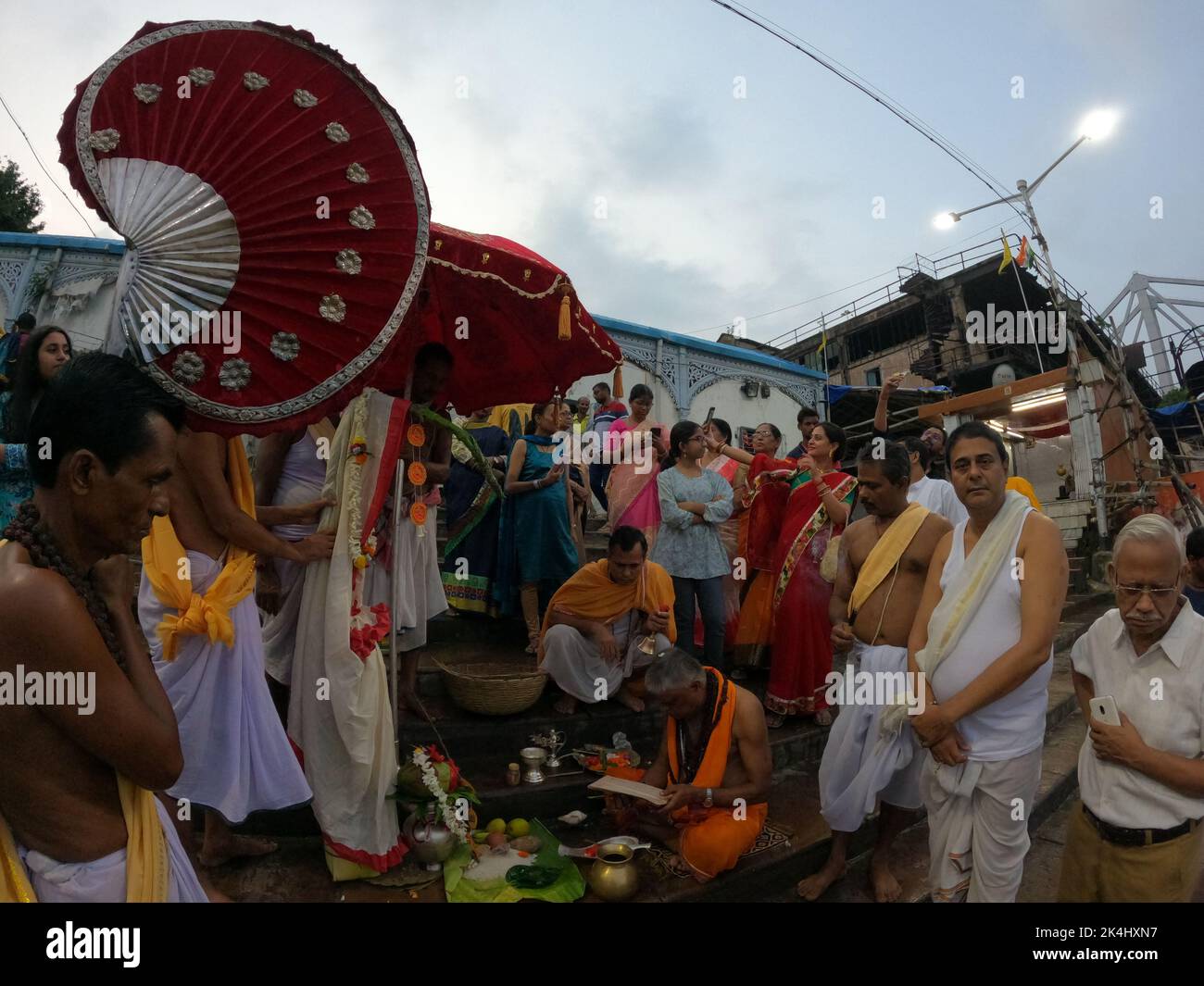 October 2, 2022, Kolkata, West Bengal, India: Hindu devotees perform ...
