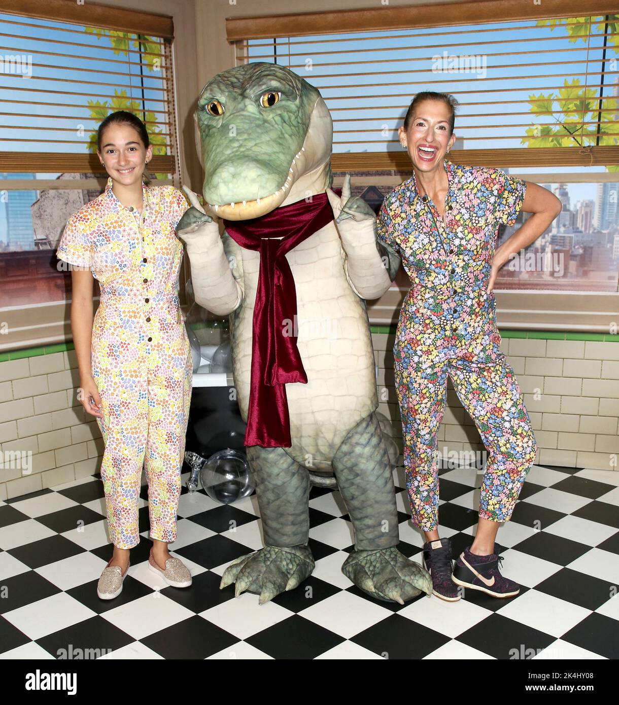 New York City, USA. 02nd Oct, 2022. Alysia Reiner and daughter Livia ...