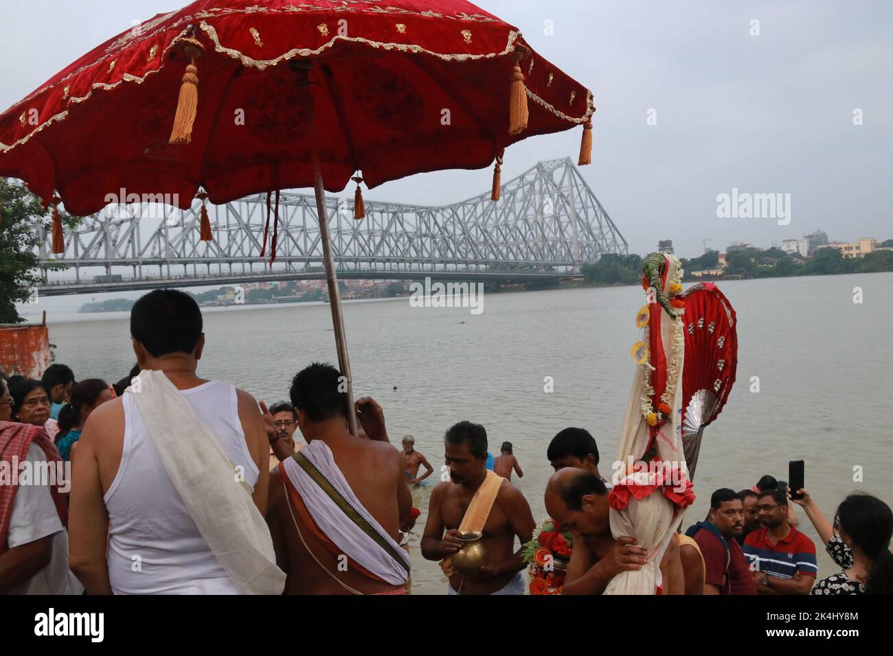 October 2, 2022, Kolkata, West Bengal, India: Hindu devotees perform ...