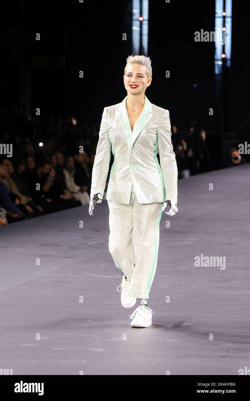 Bebe Vio walks the runway of the Le Défilé L'Oréal during Paris Fashion ...