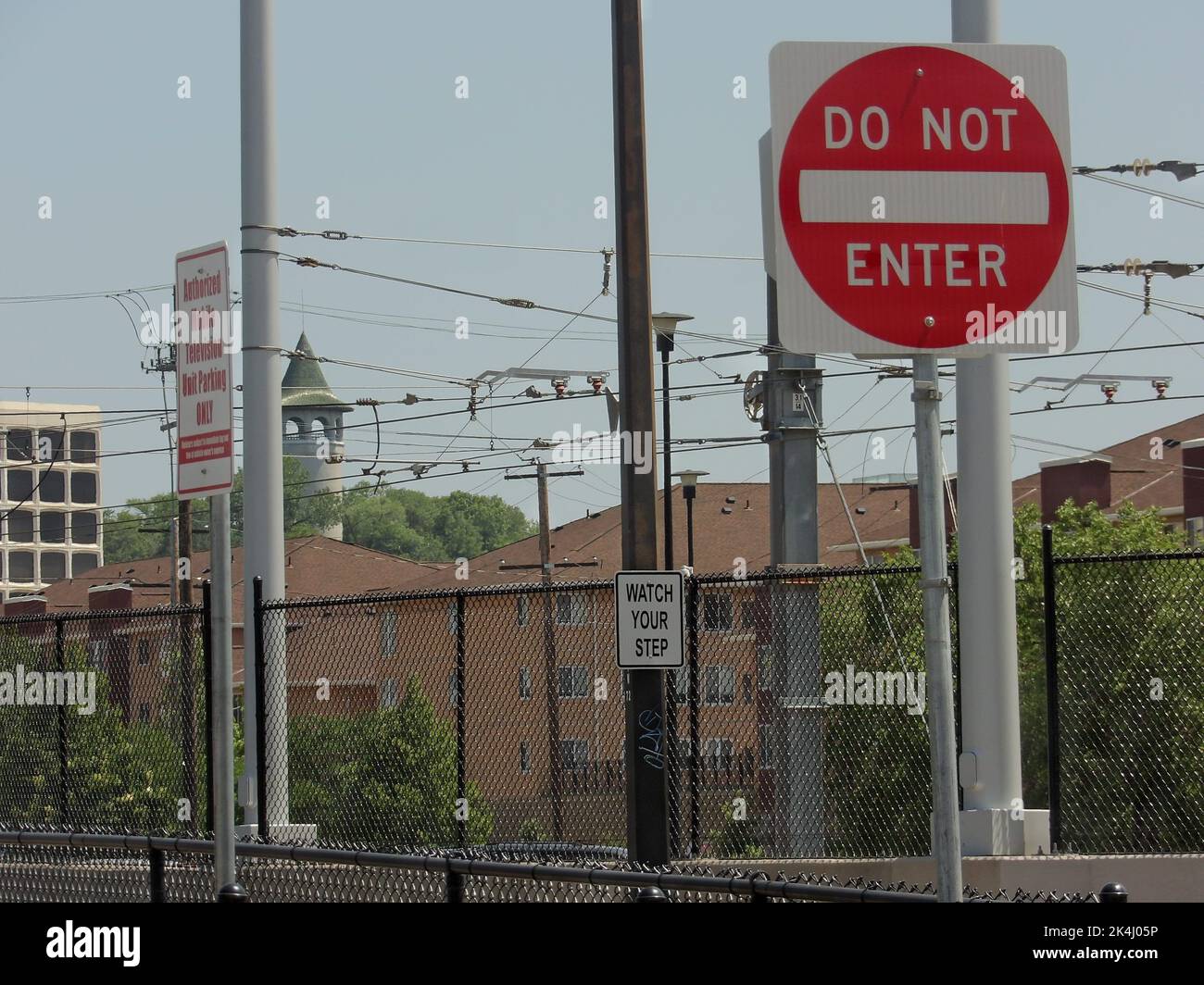 Red warning sign "DO NOT ENTER" placed on industrial territory Stock ...