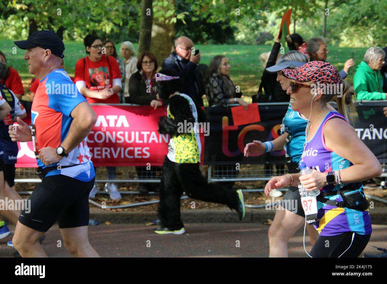 St. James Park & Birdcage Walk, London, UK. 10 October, 2022. A ...