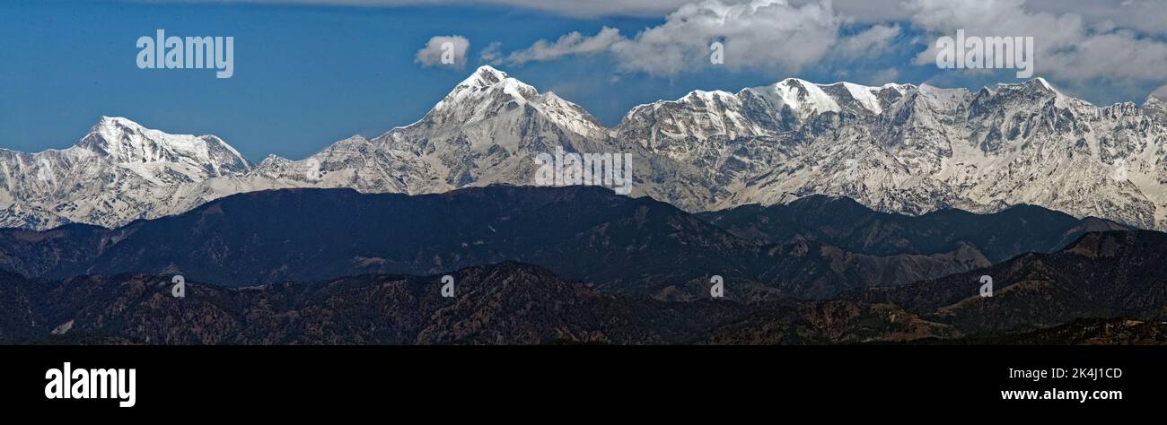Panoramic view of a Trishul peak of Himalayan mountain range Stock ...