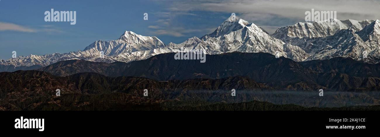 Panoramic view of a Trishul peak of Himalayan mountain range Stock ...