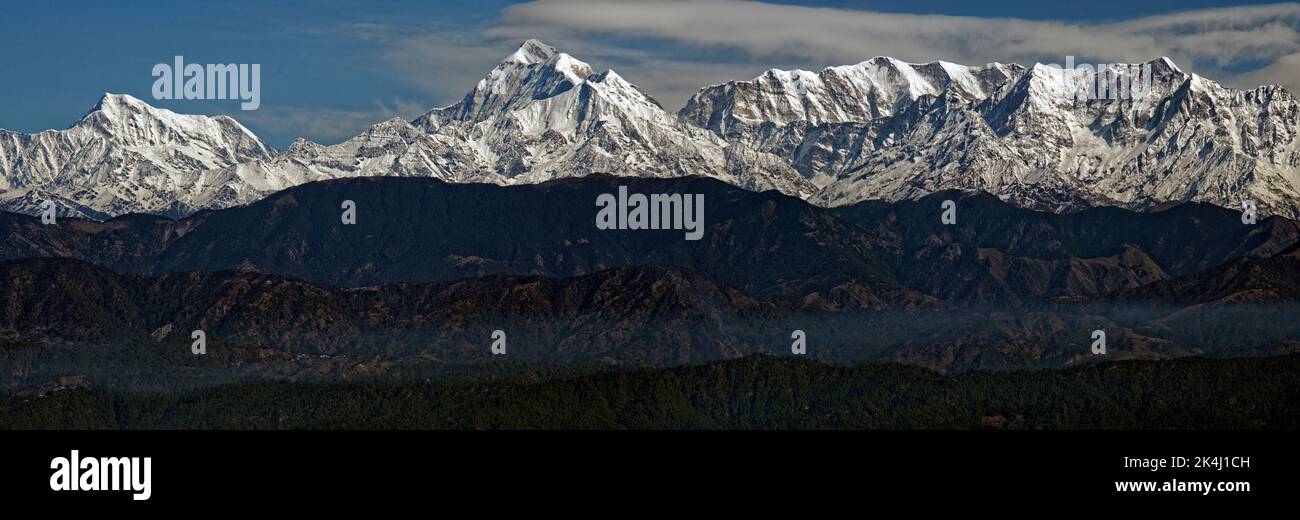 Panoramic view of a Trishul peak of Himalayan mountain range Stock ...