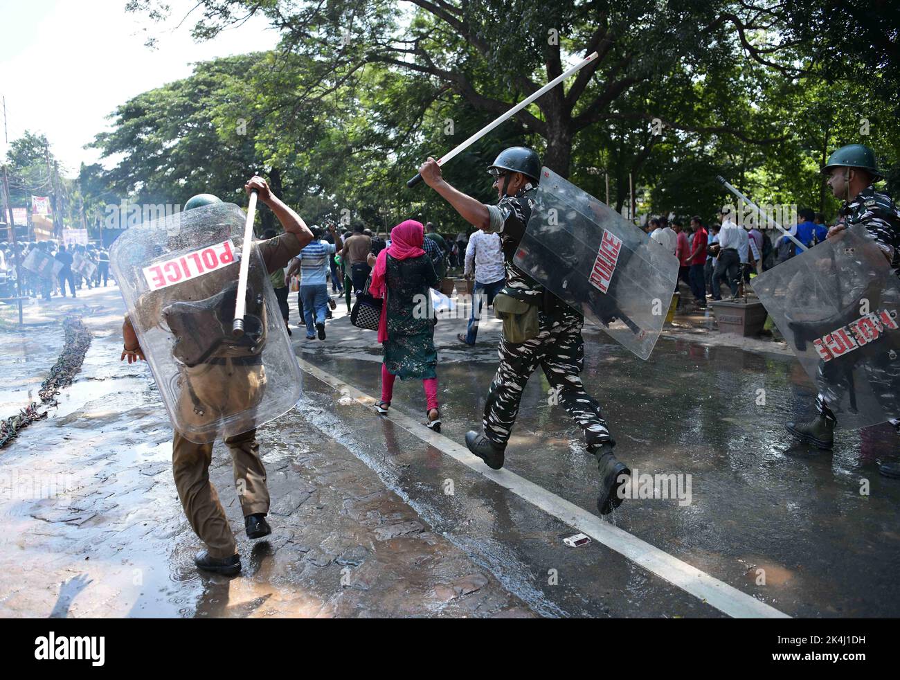 Maharakan abhiyan indian teachers hi-res stock photography and images ...