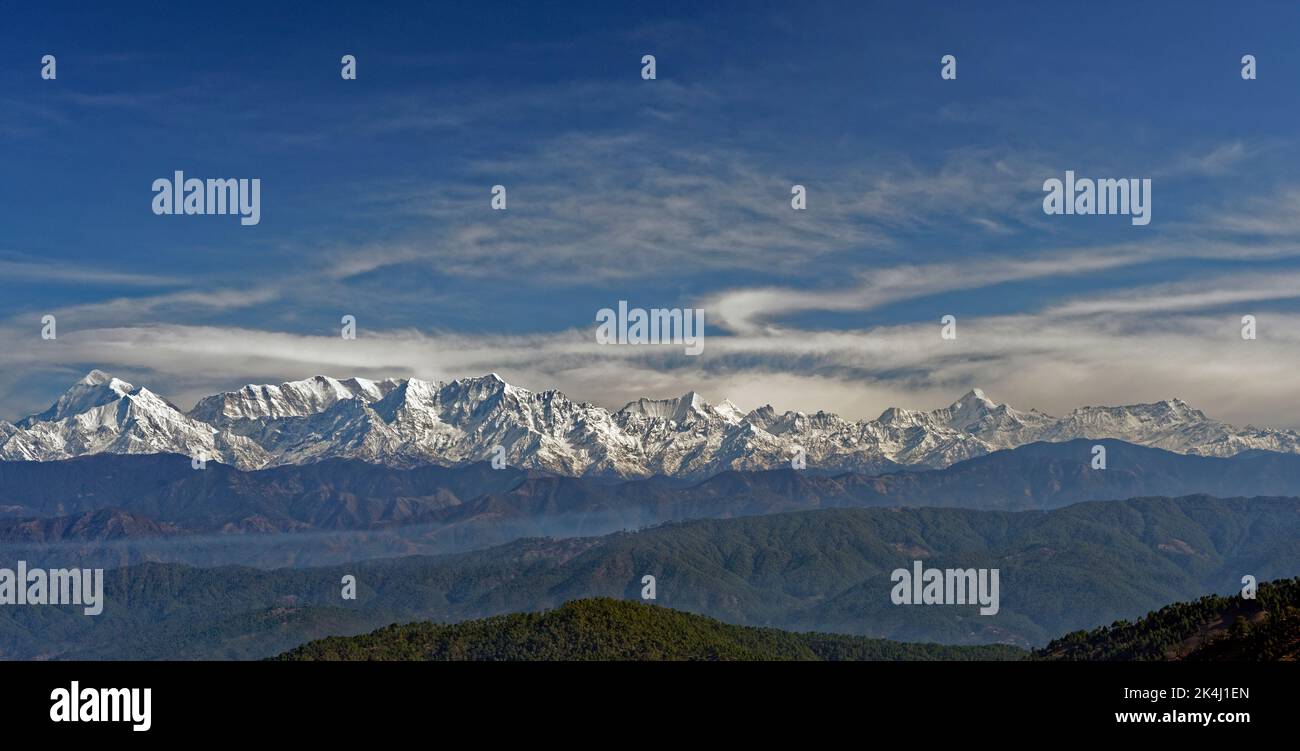Panoramic view of a Trishul peak of Himalayan mountain range Stock ...
