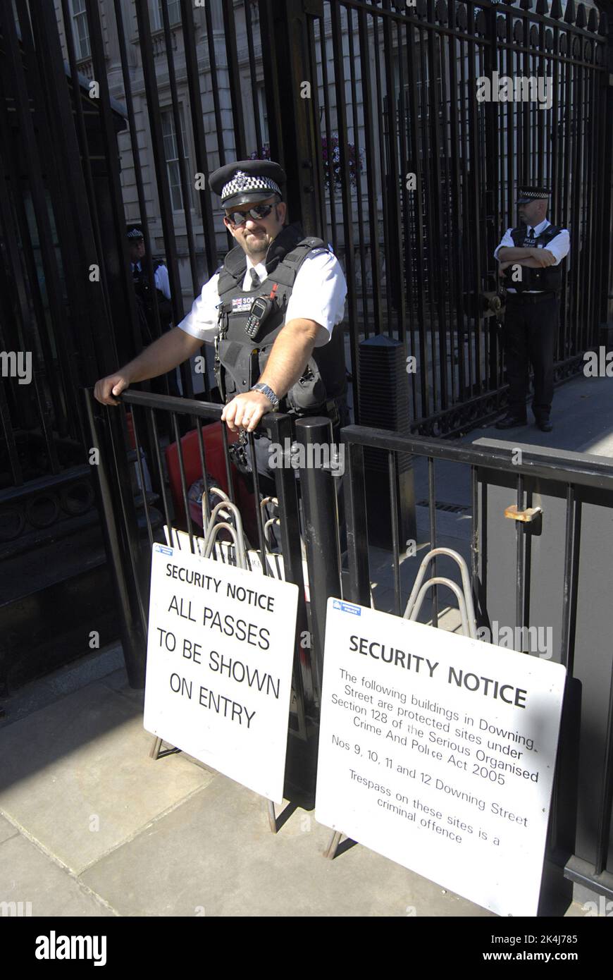 London/Engfland /British police officer on duty at main door 10 Downing ...
