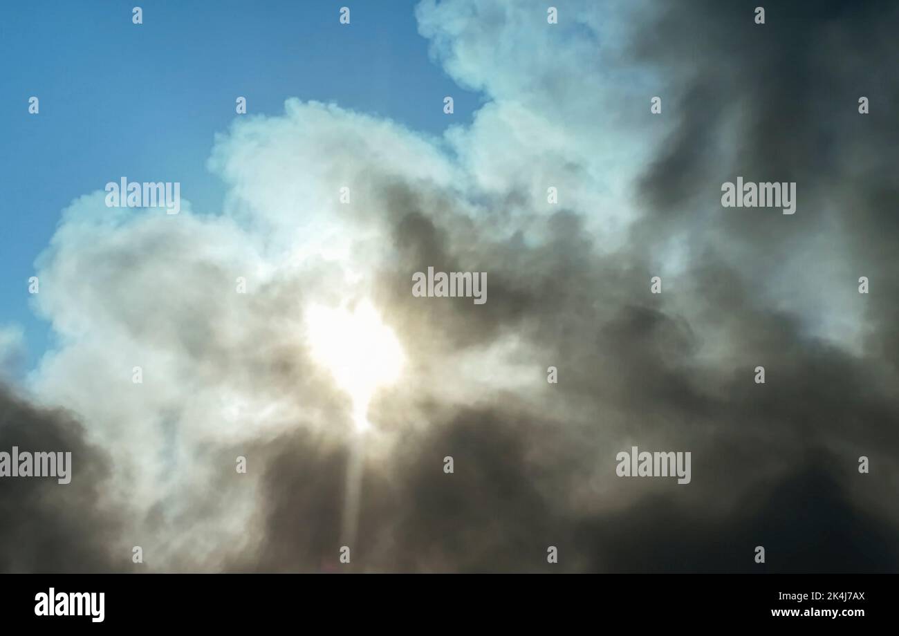 Smoke covered sun hi-res stock photography and images - Alamy