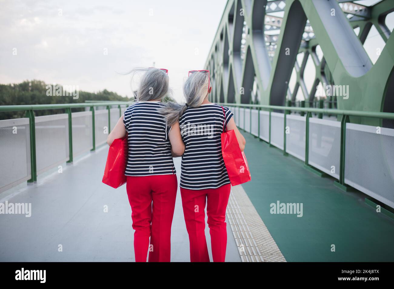 Twin sisters clothes shopping hi-res stock photography and images - Alamy