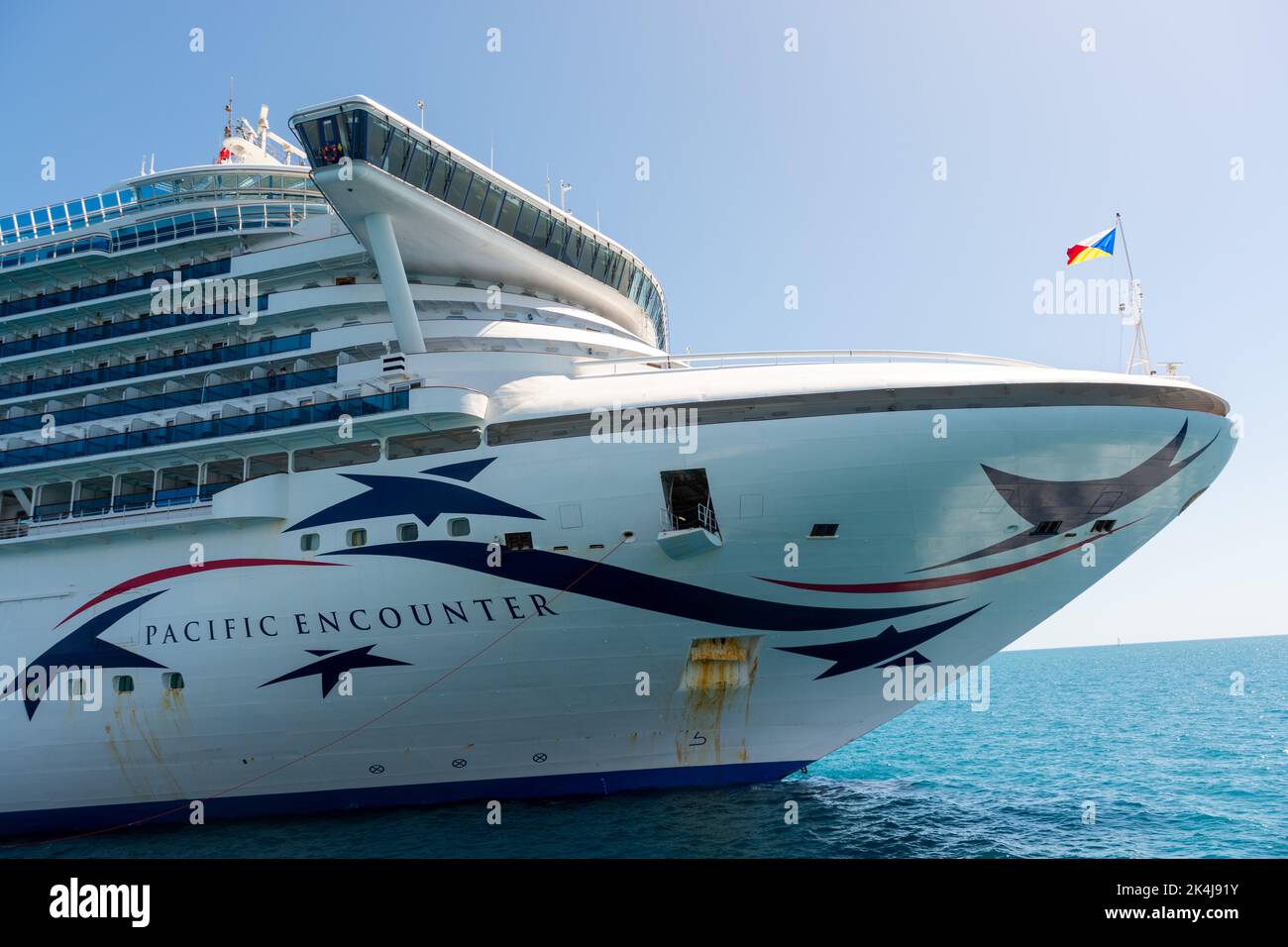 bow section of p&o cruise ship 'pacific encounter' moored off airlee ...