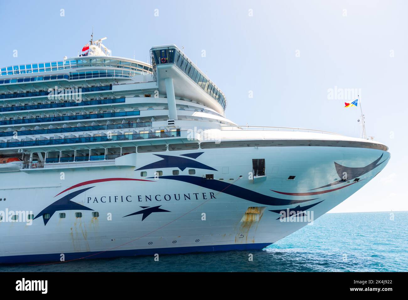 bow section of p&o cruise ship 'pacific encounter' moored off airlee ...