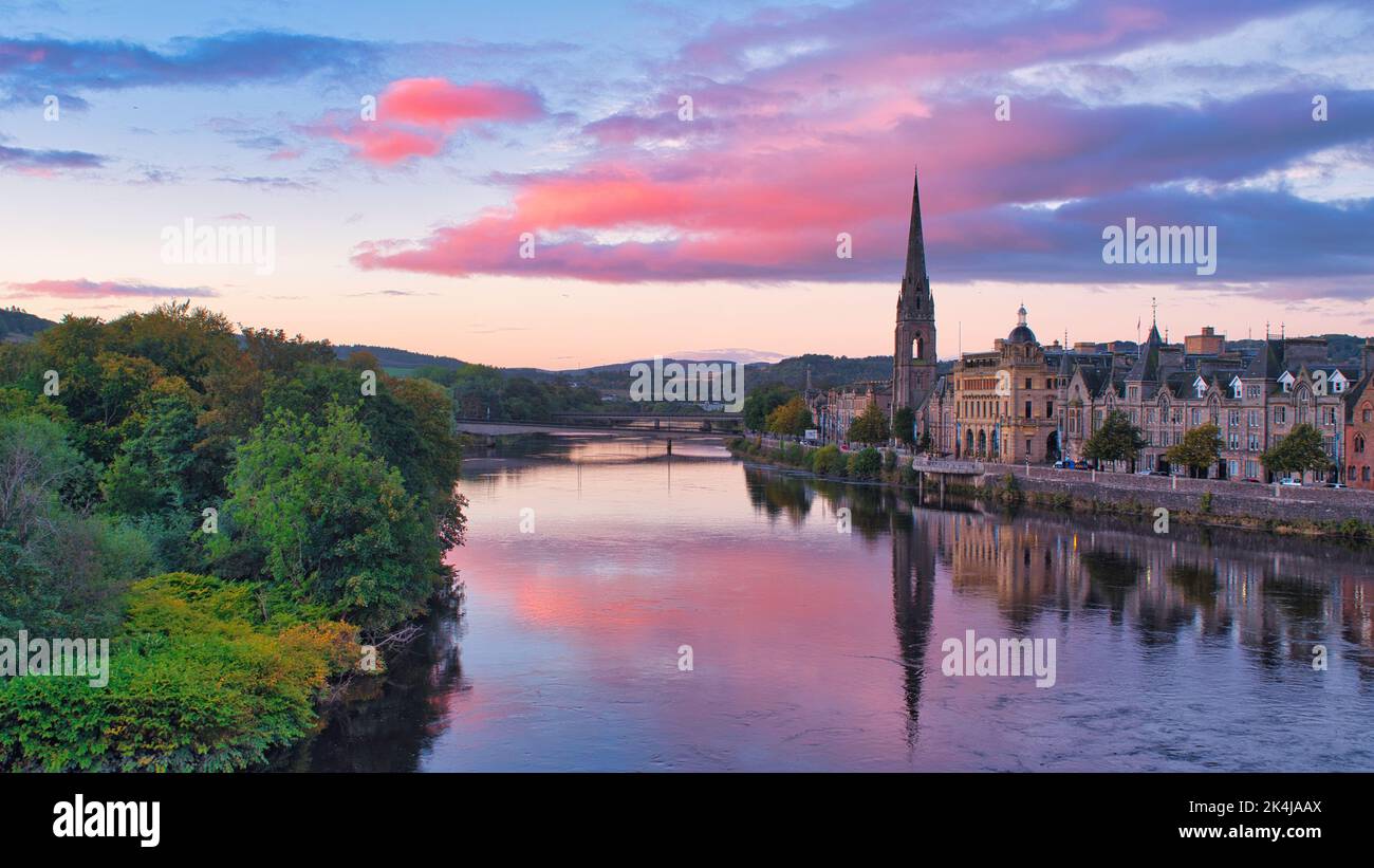 An early morning view of Perth and the River Tay, Scotland Stock Photo ...