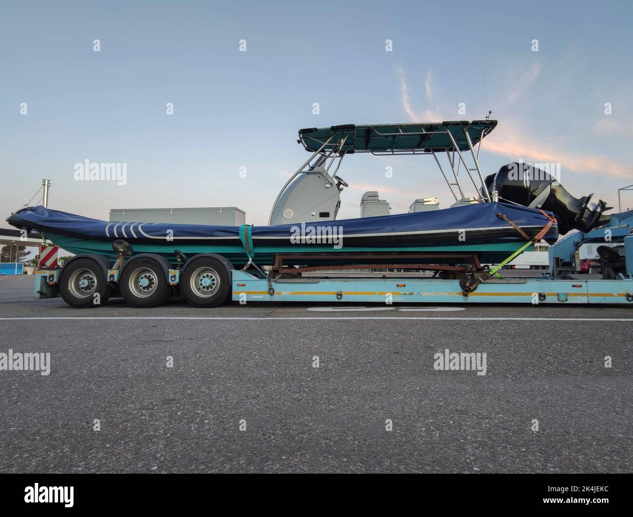 Heavy-duty trailler carrying outboard rigid Inflatable boat. Heavy duty ...