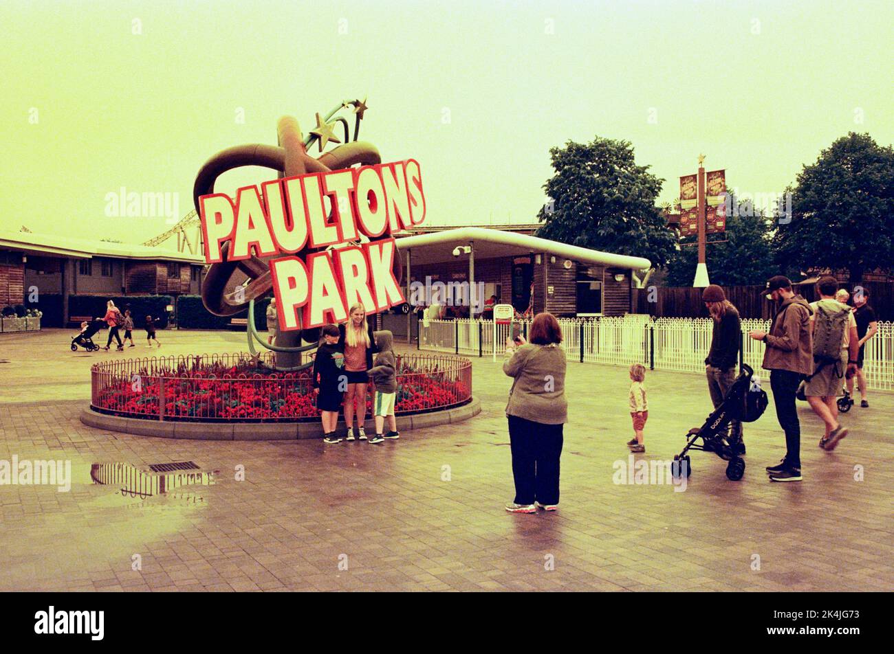 Paultons park sign hi-res stock photography and images - Alamy