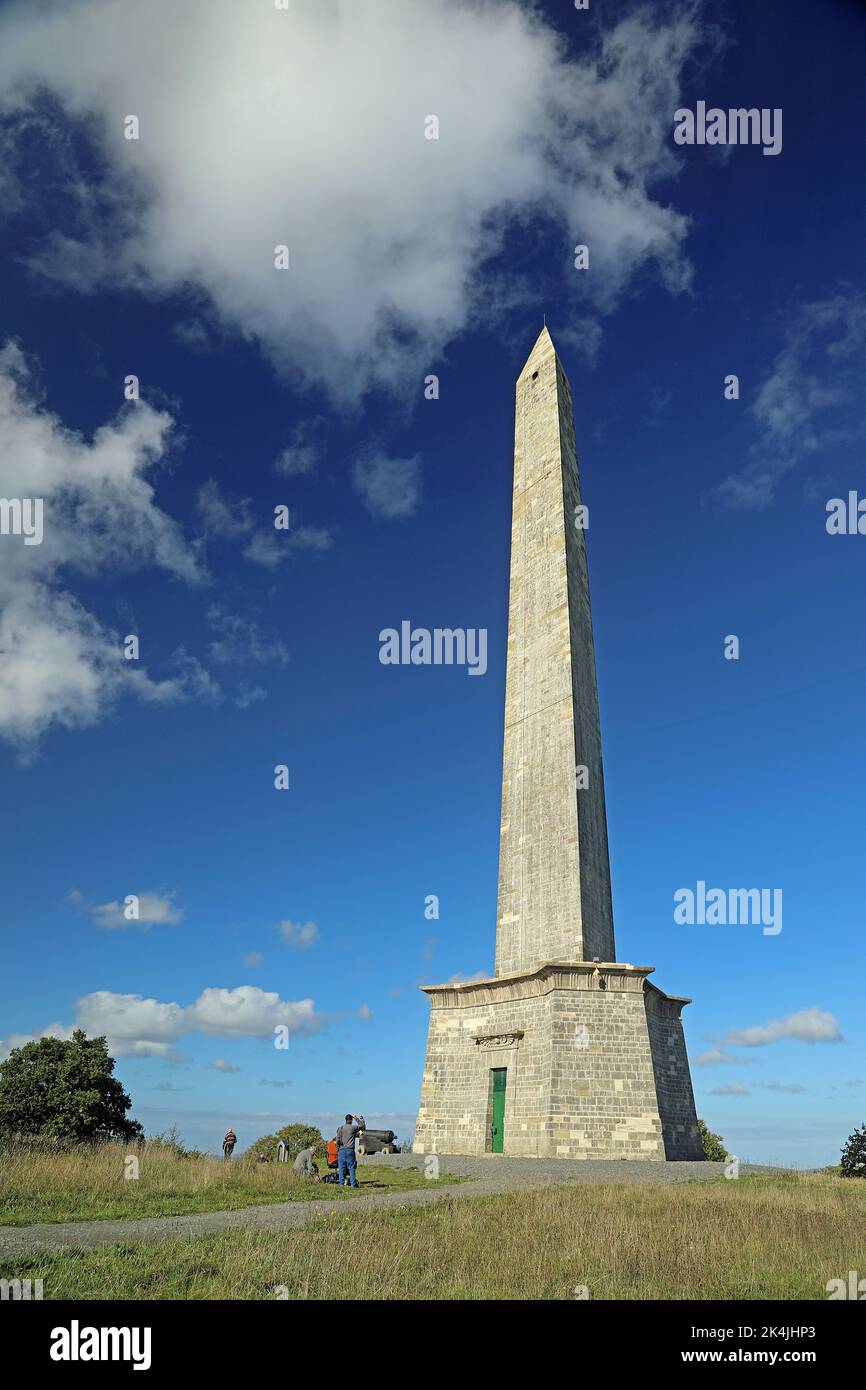 Tall obelisk war memorial monument hi-res stock photography and images ...