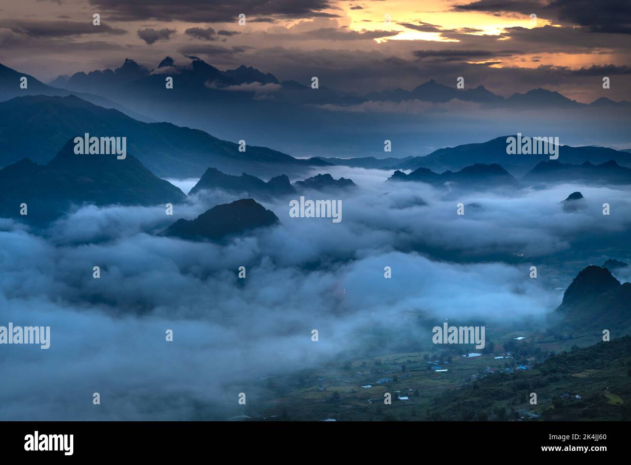 Cloud valley in the mountains in Lai Chau city, Vietnam Stock Photo - Alamy