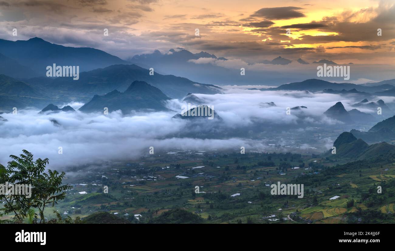 Cloud valley in the mountains in Lai Chau city, Vietnam Stock Photo - Alamy