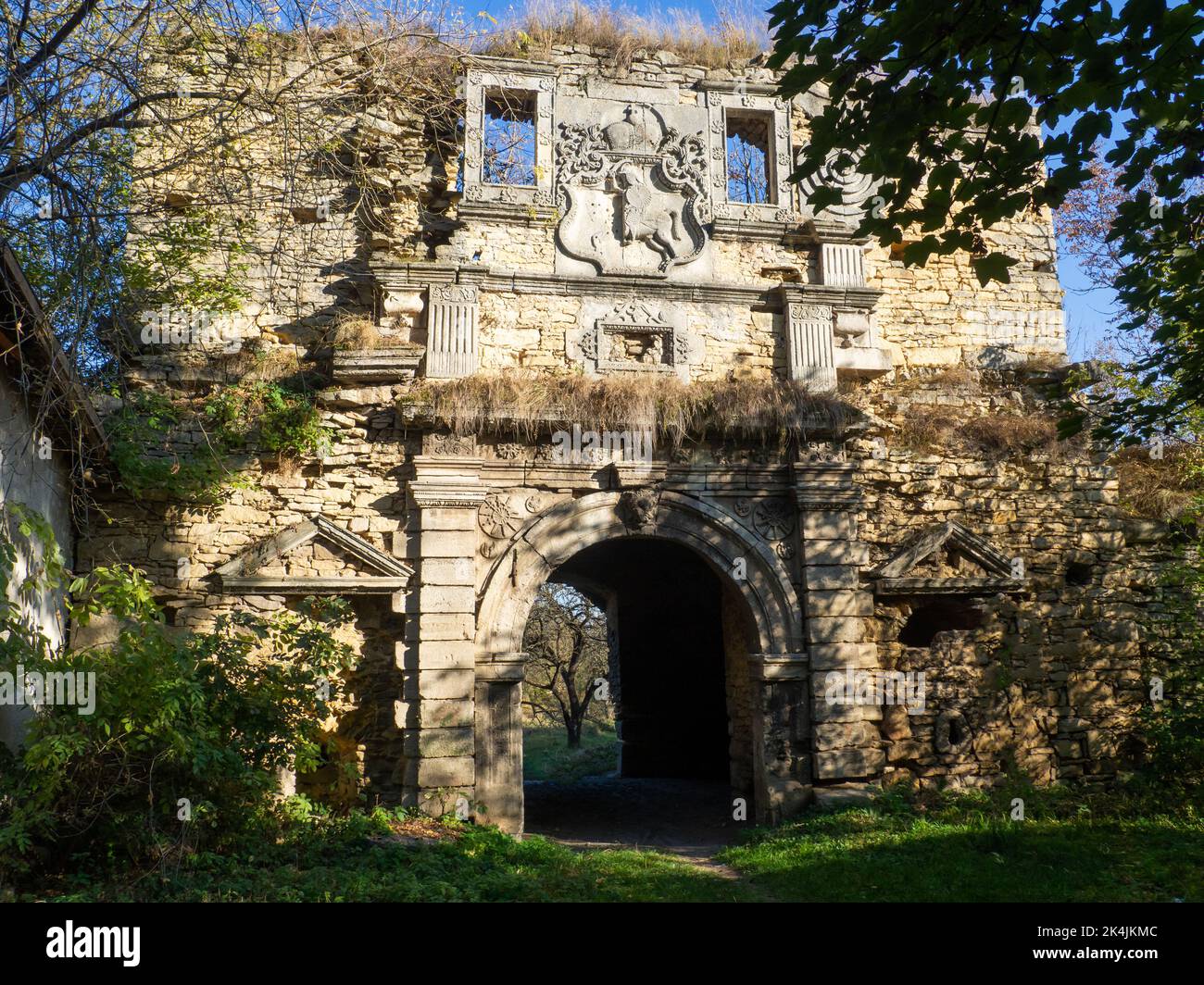 Medieval entrance tower of Chernelytsia Castle Stock Photo - Alamy