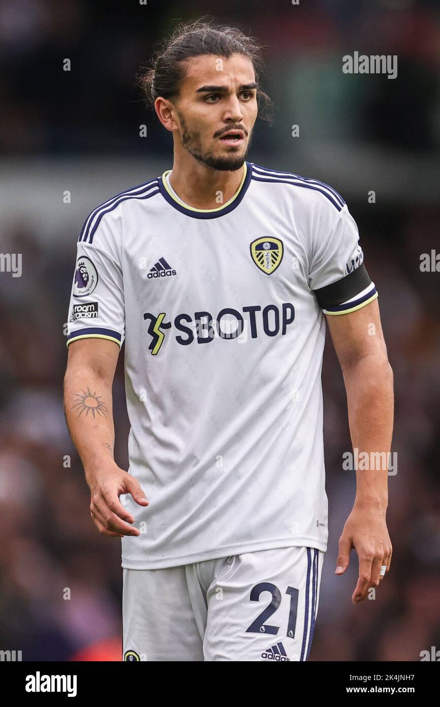 Pascal Struijk #21 of Leeds United during the Premier League match ...