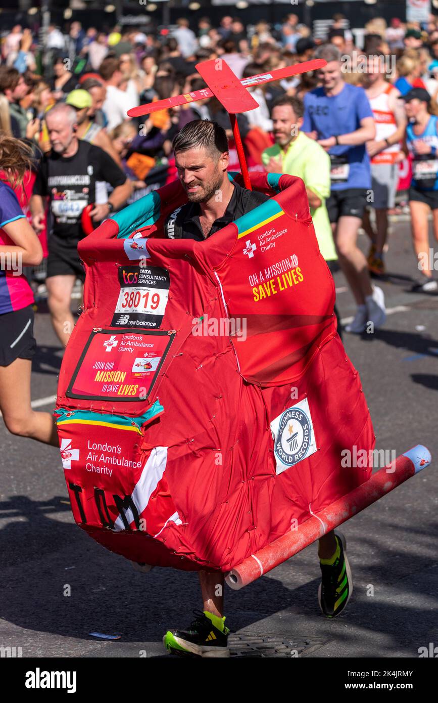 Thomas Langdown running in the TCS London Marathon 2022, on Tower Hill ...