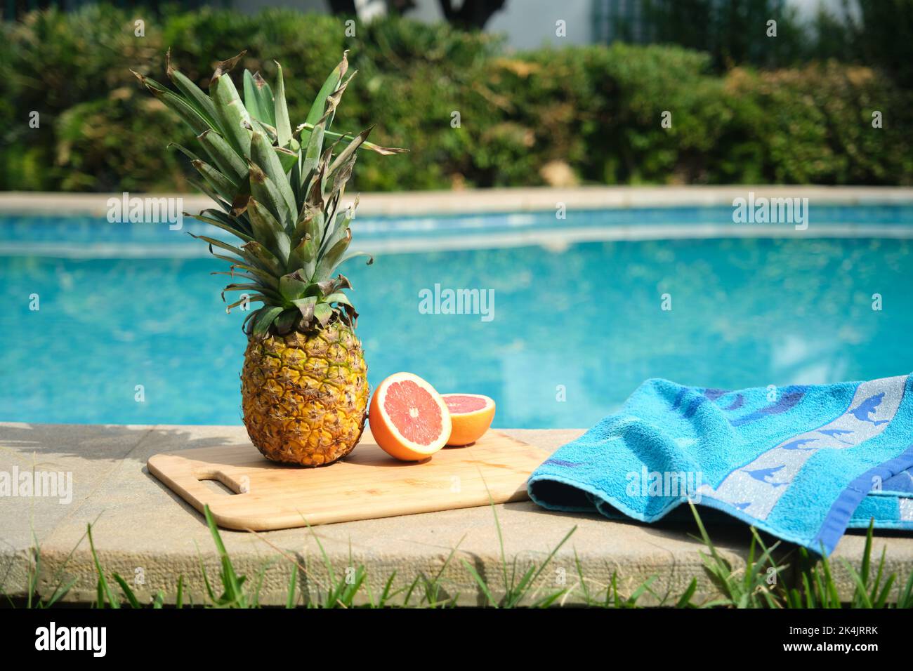 Pineapple by the pool hi-res stock photography and images - Alamy