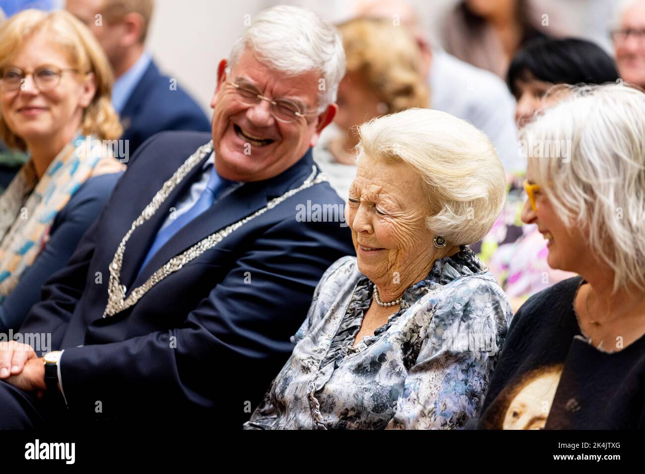 THE HAGUE - Princess Beatrix opens the jubilee exhibition of artists ...