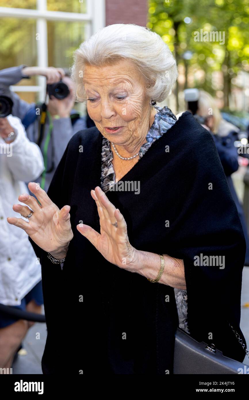 THE HAGUE - Princess Beatrix opens the jubilee exhibition of artists ...