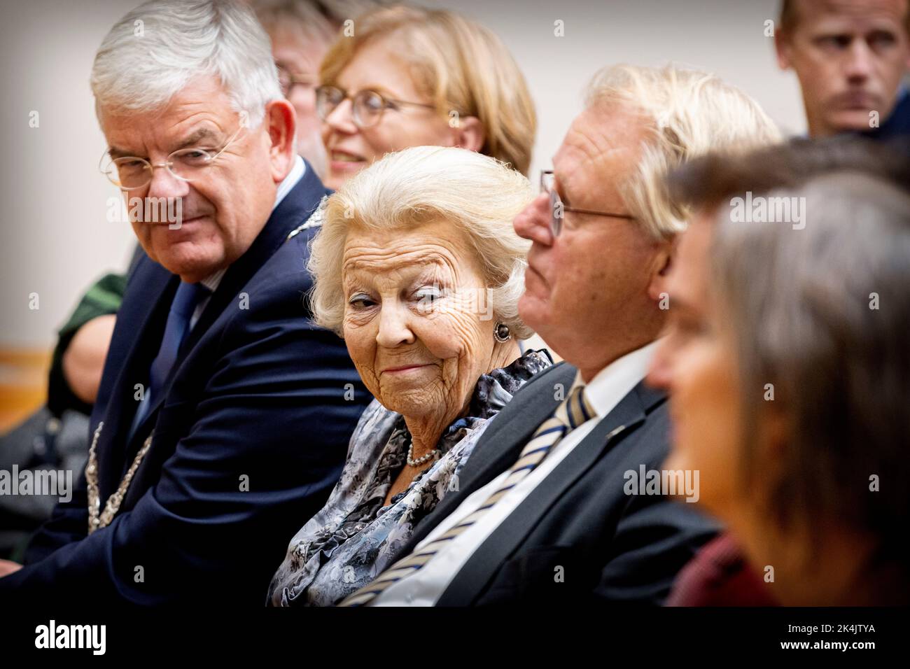 THE HAGUE - Princess Beatrix opens the jubilee exhibition of artists ...