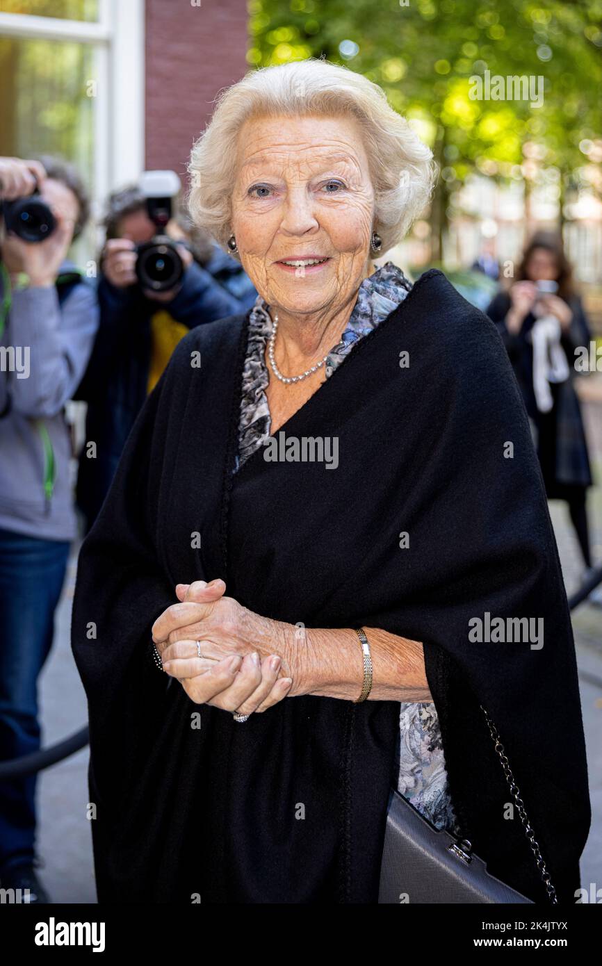 THE HAGUE - Princess Beatrix opens the jubilee exhibition of artists ...