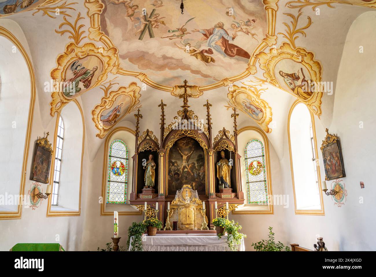 Altar der Filialkirche St. Andreas in Thalkirchen, Bad Endorf, Bayern ...