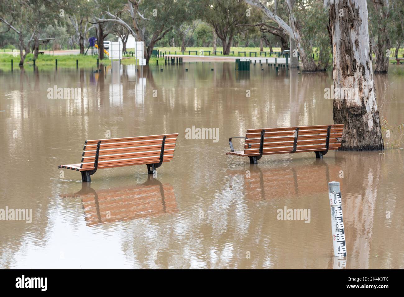 September 26, 2022 Nyngan, NSW, Australia: The Bogan River in flood has ...