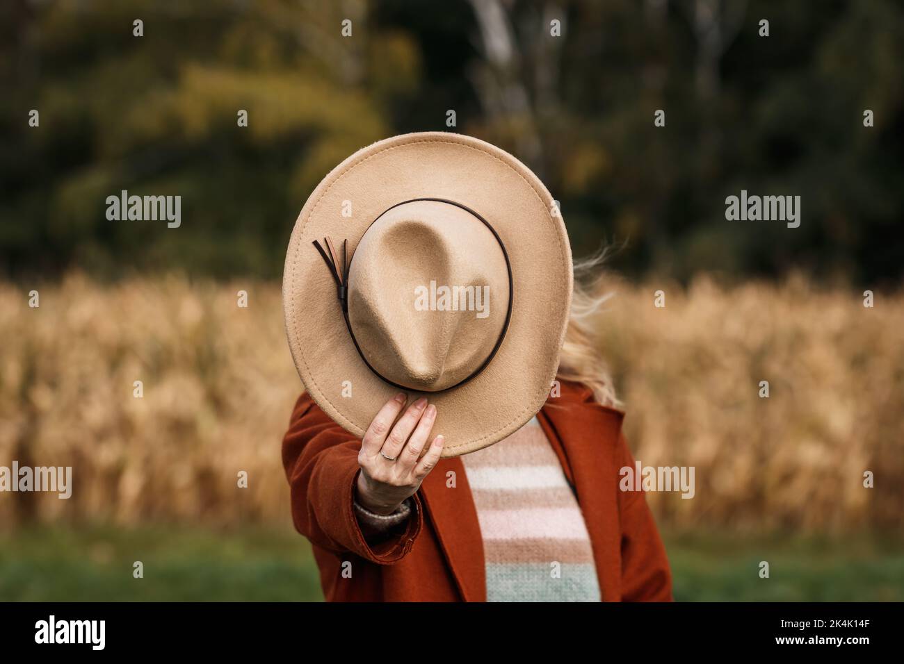 Farmer in cowboy hat hi-res stock photography and images - Alamy