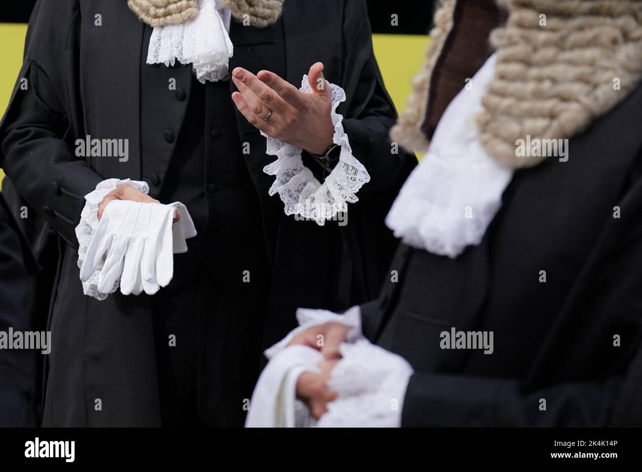 Judges in full regalia begin to congregate at Westminster Abbey in ...
