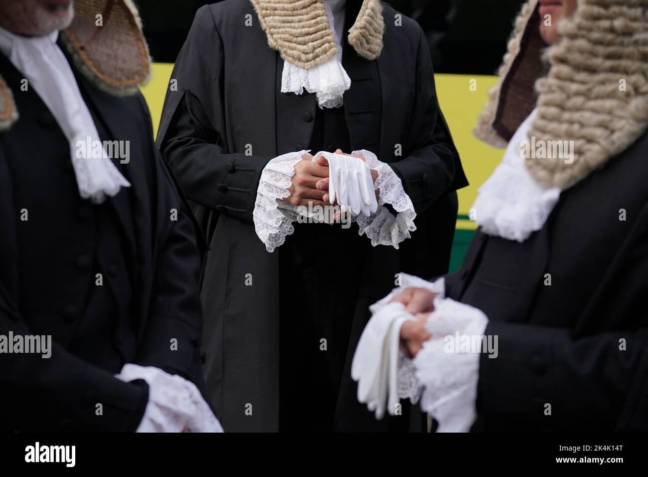 Judges in full regalia begin to congregate at Westminster Abbey in ...