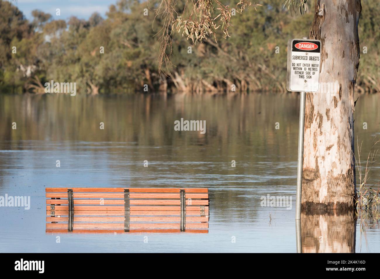 September 28, 2022 Nyngan, NSW, Australia: The Bogan River in flood has ...