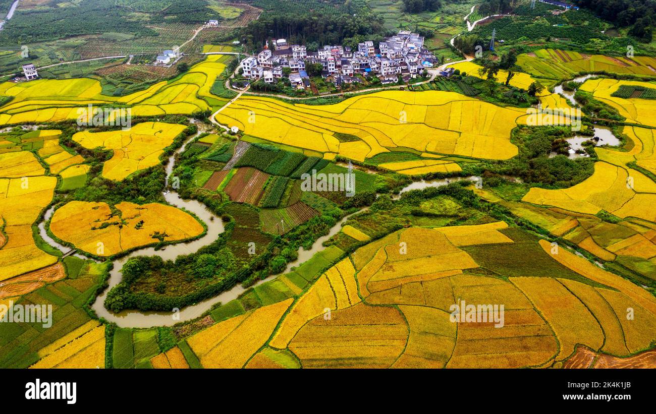 (221003) -- JINGXI, Oct. 3, 2022 (Xinhua) -- Aerial photo taken on Oct ...