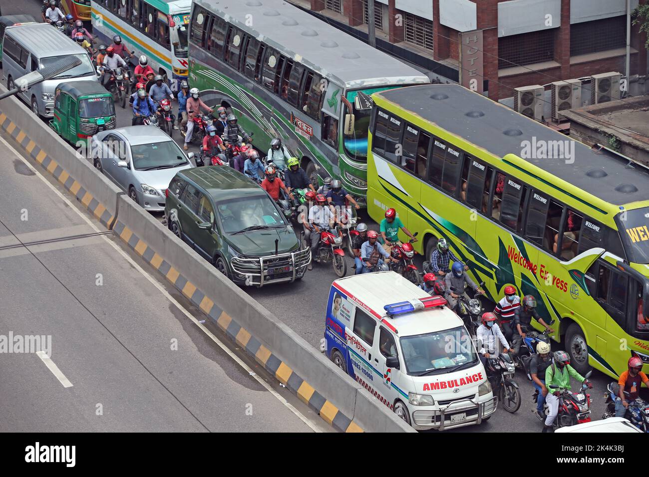 The road to Gulistan end the Mayor Hanif flyover has become a living ...