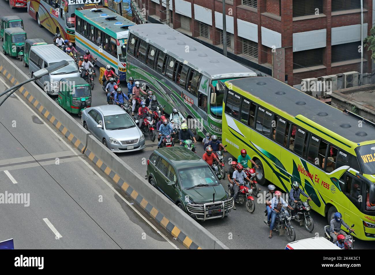 The road to Gulistan end the Mayor Hanif flyover has become a living ...
